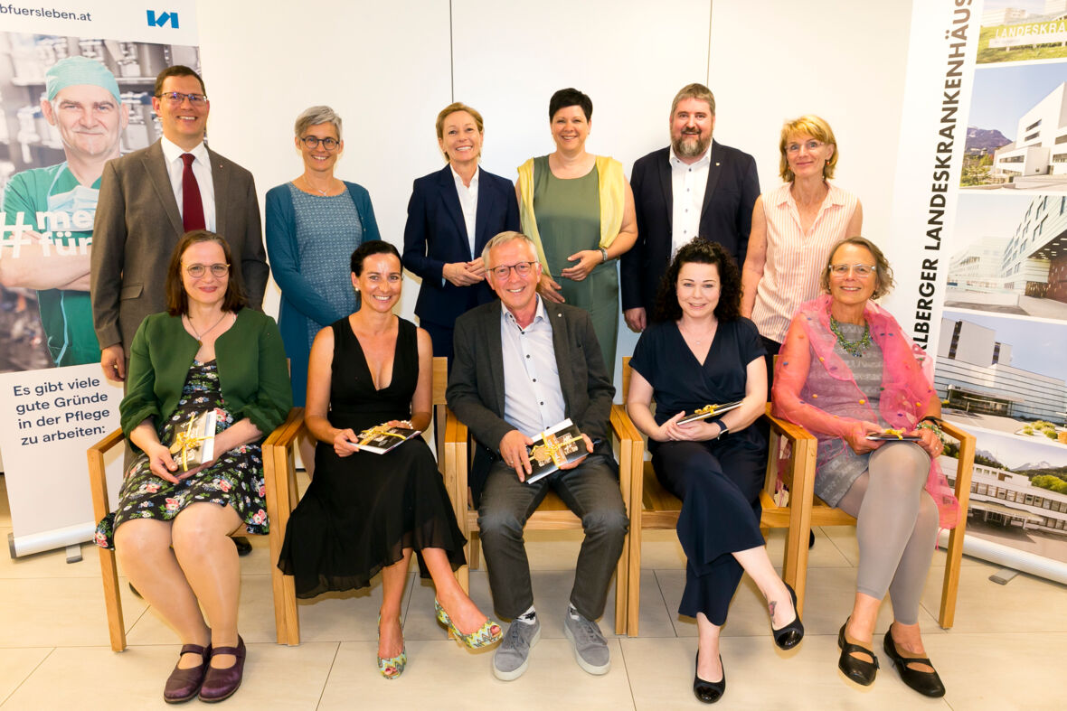 LKH Bludenz: Anerkennung und Dank für langjährige Mitarbeitende - Vorarlberger Landeskrankenhäuser